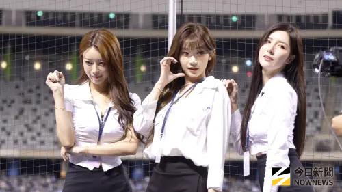 李珠珢OL風應援成焦點！陳晨威靈魂出竅緊盯被抓包 粉絲急喊JuJu | 娛樂 | NOWnews今日新聞