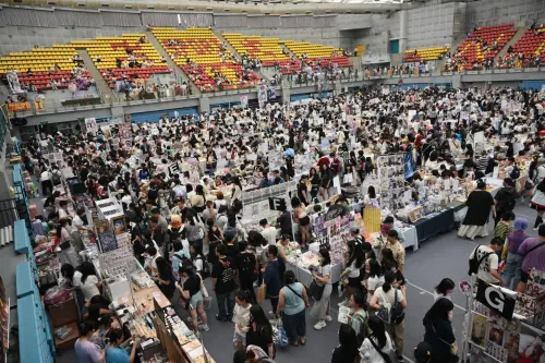 同人創作盛會CWT塞爆！萬人繞場館一圈 明日香、秦徹Coser神還原 | 生活 | NOWnews今日新聞