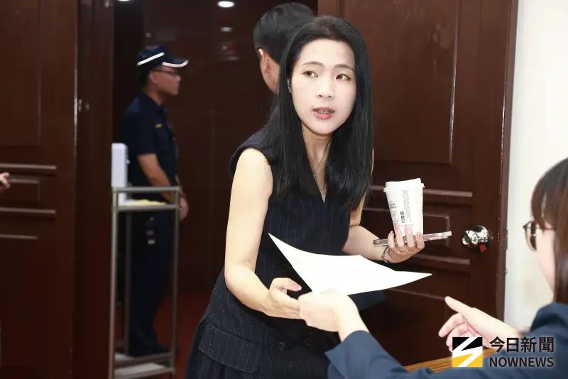 踢爆溫朗東「裝瘋逃兵」獲不起訴 徐巧芯：這樣人品要選議員？ | 政治快訊 | 要聞 | NOWnews今日新聞