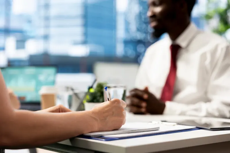 掏空未了！袁艾菲男友再爆醜聞 騙友投資壽司店150萬後直接裝死 | 地方 | NOWnews今日新聞