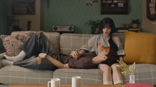 i-dle宋雨琦甜擁王安宇！粉絲看2人深情出演MV 怒喊：放開她 | 娛樂 | NOWnews今日新聞