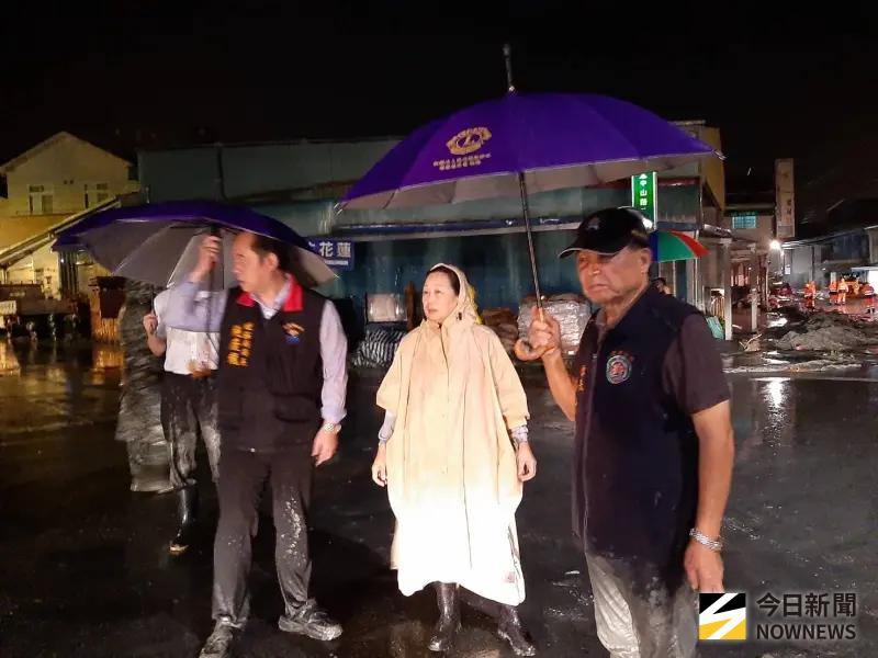 馬太鞍溪堰塞湖溢流衝擊光復鄉 徐榛蔚連夜坐鎮救災、關心居民 | 樺加沙颱風來襲 | 焦點 | NOWnews今日新聞