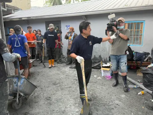 傅崐萁被cue清泥！鏟子超人起鬨「想看你挖」 本尊直球回應了 | 要聞 | NOWnews今日新聞