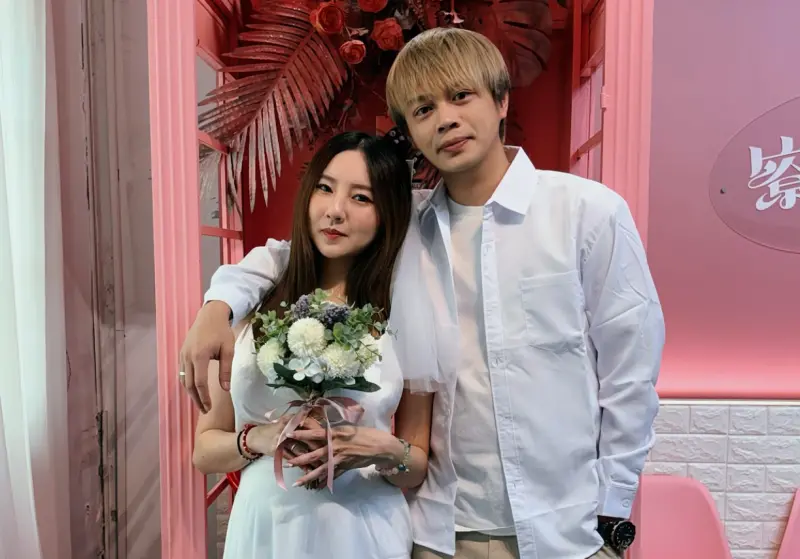 百萬YTR儒哥結婚3個月喜當爸！老婆衣衣平安生了 幸福全家福曝光 | 娛樂 | NOWnews今日新聞